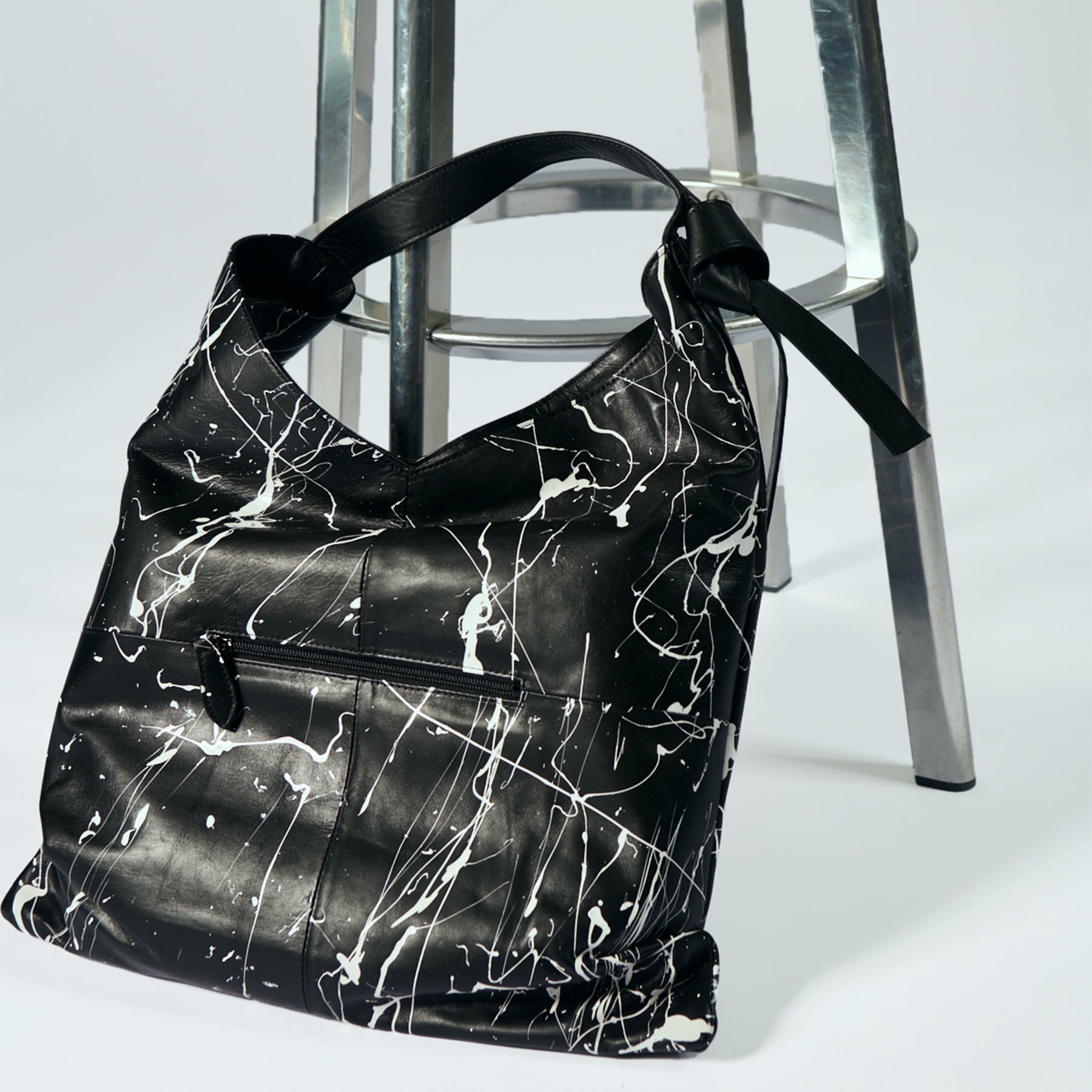 Supra Series Leather Triangle Hobo Bag / Black | テーーマ teema